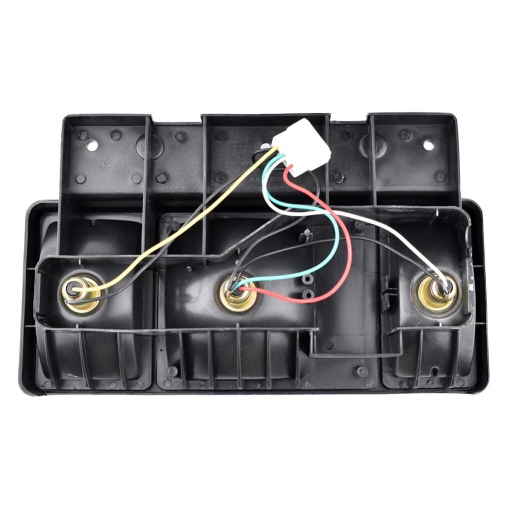 ไฟท้าย ข้างขวา สำหรับ Isuzu NPR อีซูซุ เอ็นพีอาร์ พร้อมขั้ว และ หลอดไฟ ...