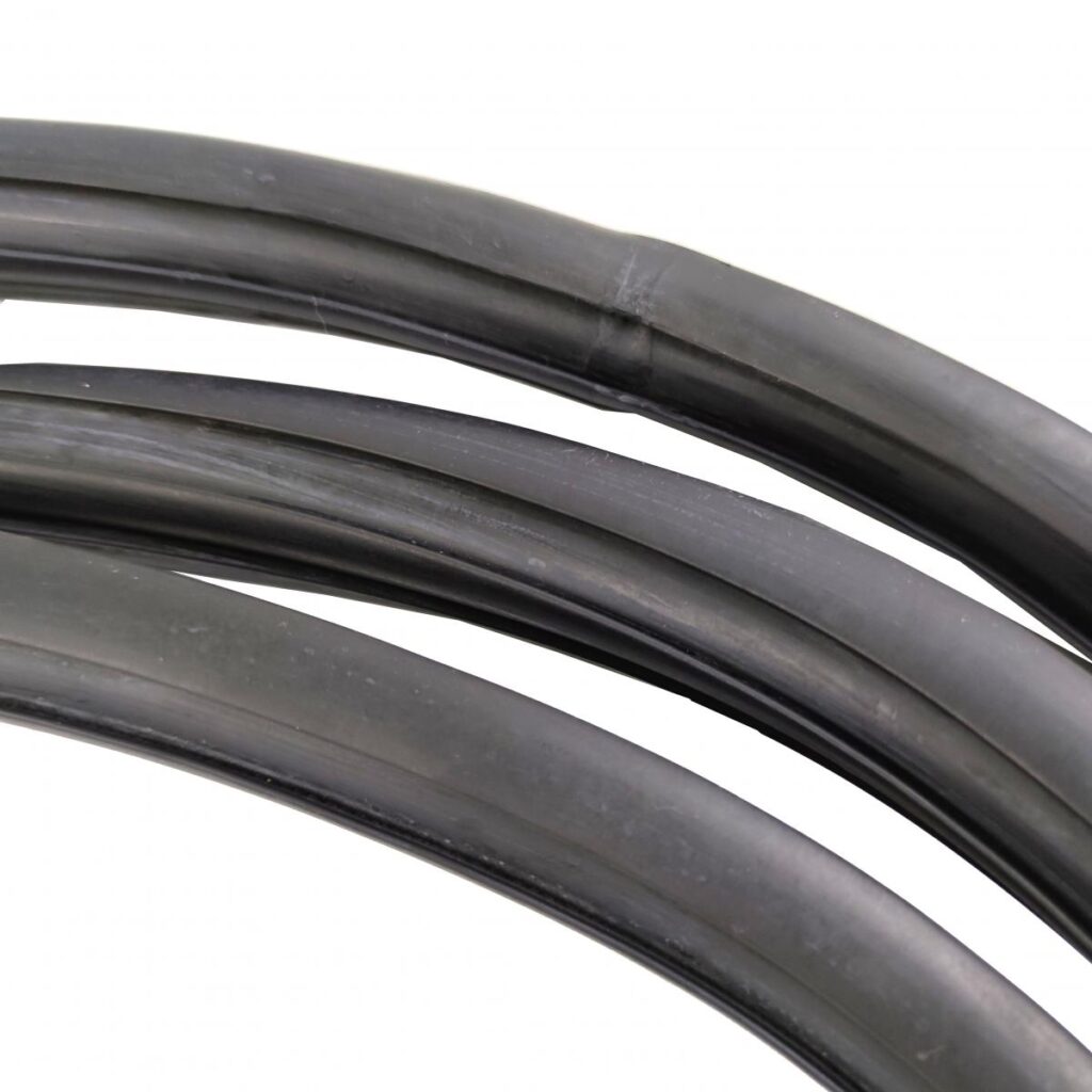 ยางกระจกหน้า มีร่องคิ้ว สำหรับ Isuzu KB25 Faster KBD ปี 1972-1980 ...