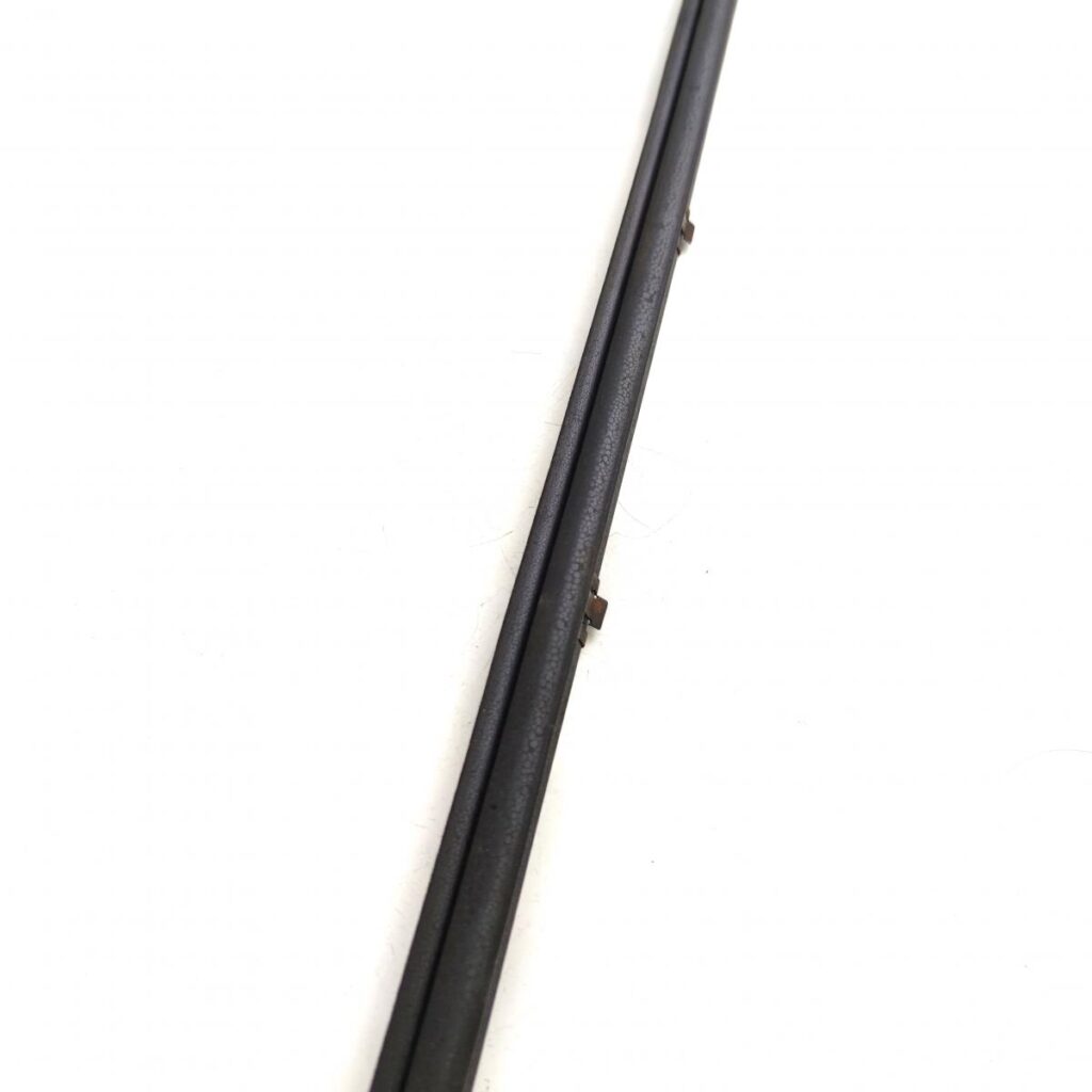 ยางรีดน้ำใน หน้าขวา มีหูช้าง Toyota Land Cruiser GRJ71 2009+ - Zoparts ...